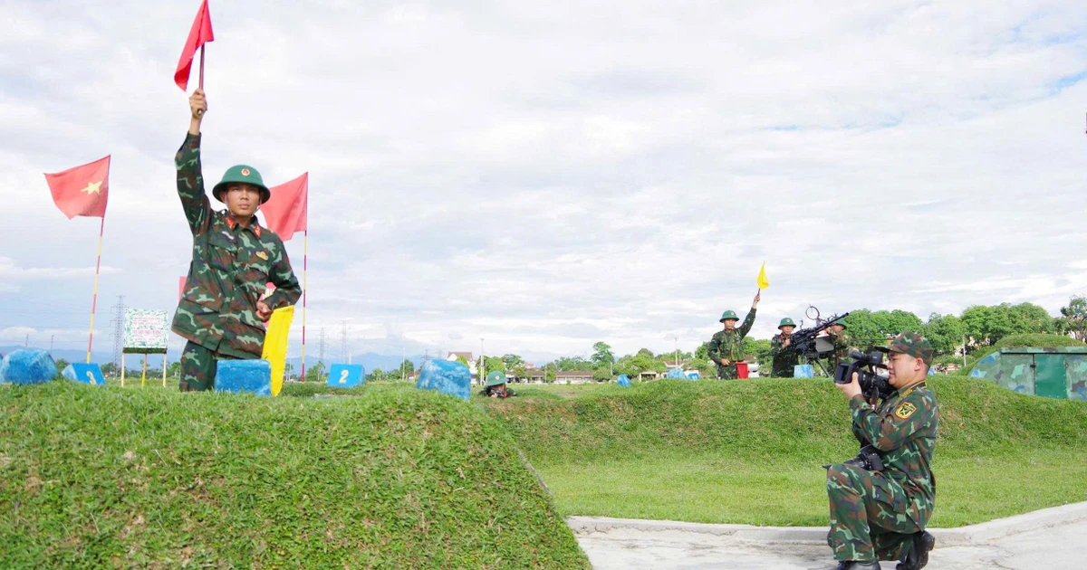 Cây viết áo lính kể chuyện tác nghiệp trên tuyến bắn | Báo điện tử Tiền ...