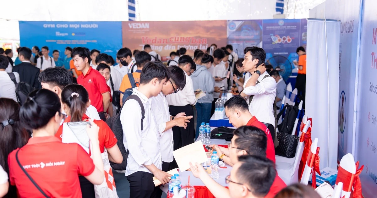 HUTECH TECHSHOW 2025: Gần 70 doanh nghiệp 'săn' nhân tài giữa vườn ươm ...