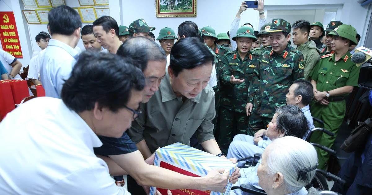 Phó Thủ tướng Trần Hồng Hà: Không để bất kỳ người bệnh nào bị bỏ lại trong khu vực nguy hiểm ...