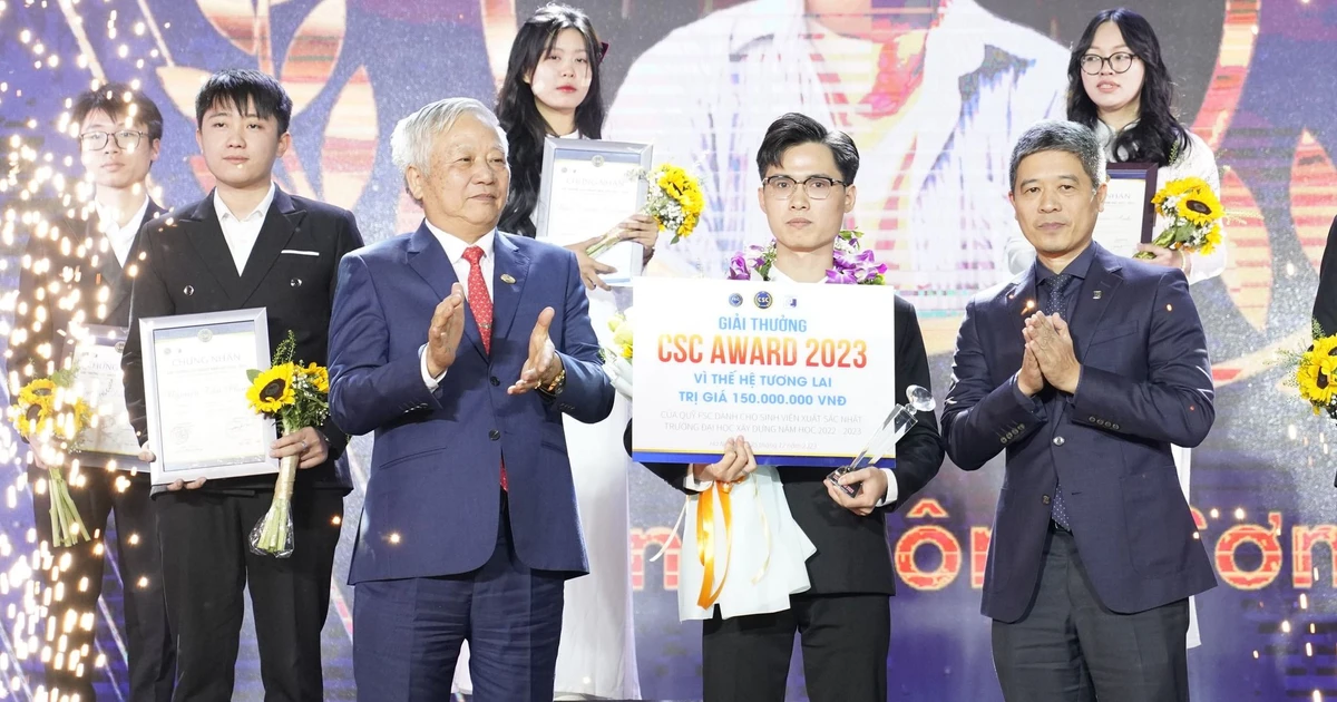 Sinh viên Dương Công Sơn Trường Đại học Xây dựng Hà Nội nhận giải CSC ...