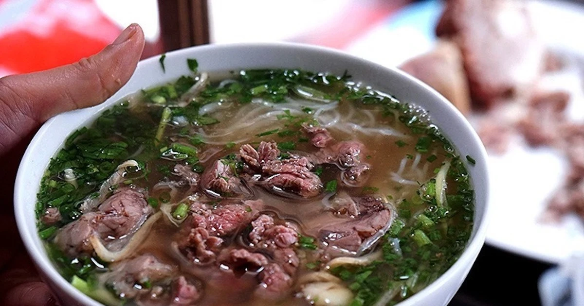 Bát bún, phở đồng loạt tăng 5.000 đồng, chủ quán nói do hành, thịt, cua ...