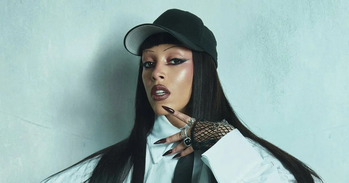 Vứt áo người hâm mộ tặng và than thở quá hôi, Doja Cat bị netizen chê ...