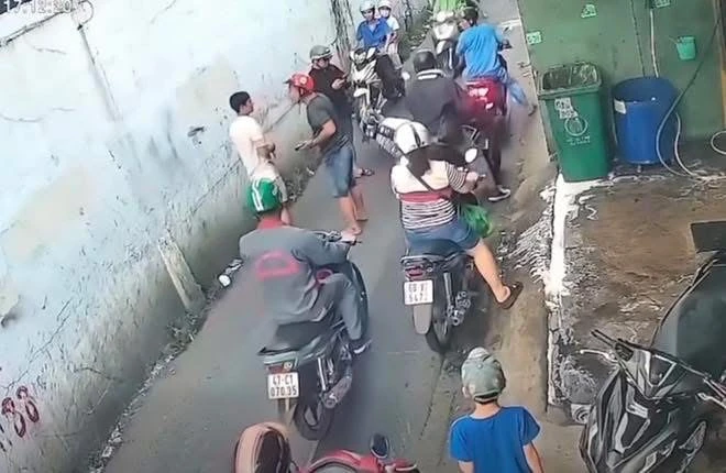 Bắt khẩn cấp đối tượng đánh người can ngăn sau va chạm giao thông
