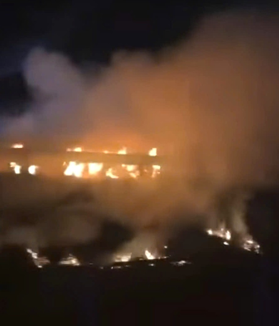 Xe đầu kéo chở than bốc cháy dữ dội trên cao tốc Bắc - Nam | Báo điện ...