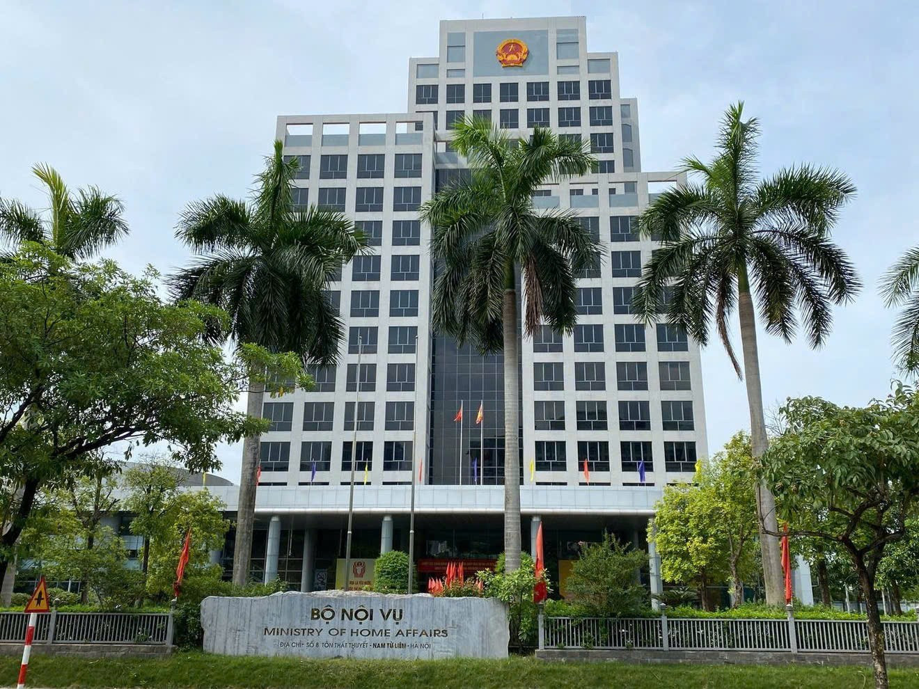 Bộ Nội vụ giải đáp chế độ chính sách với cán bộ, công chức và tinh giản ...