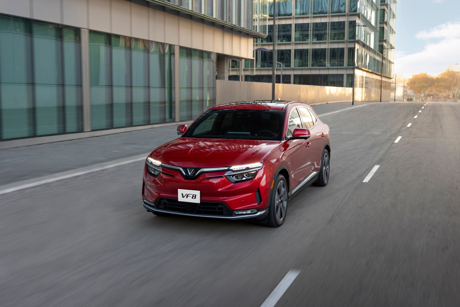 VinFast VF 8 được ưa chuộng ở phân khúc SUV 5 chỗ tầm 1 tỷ đồng nhờ ...