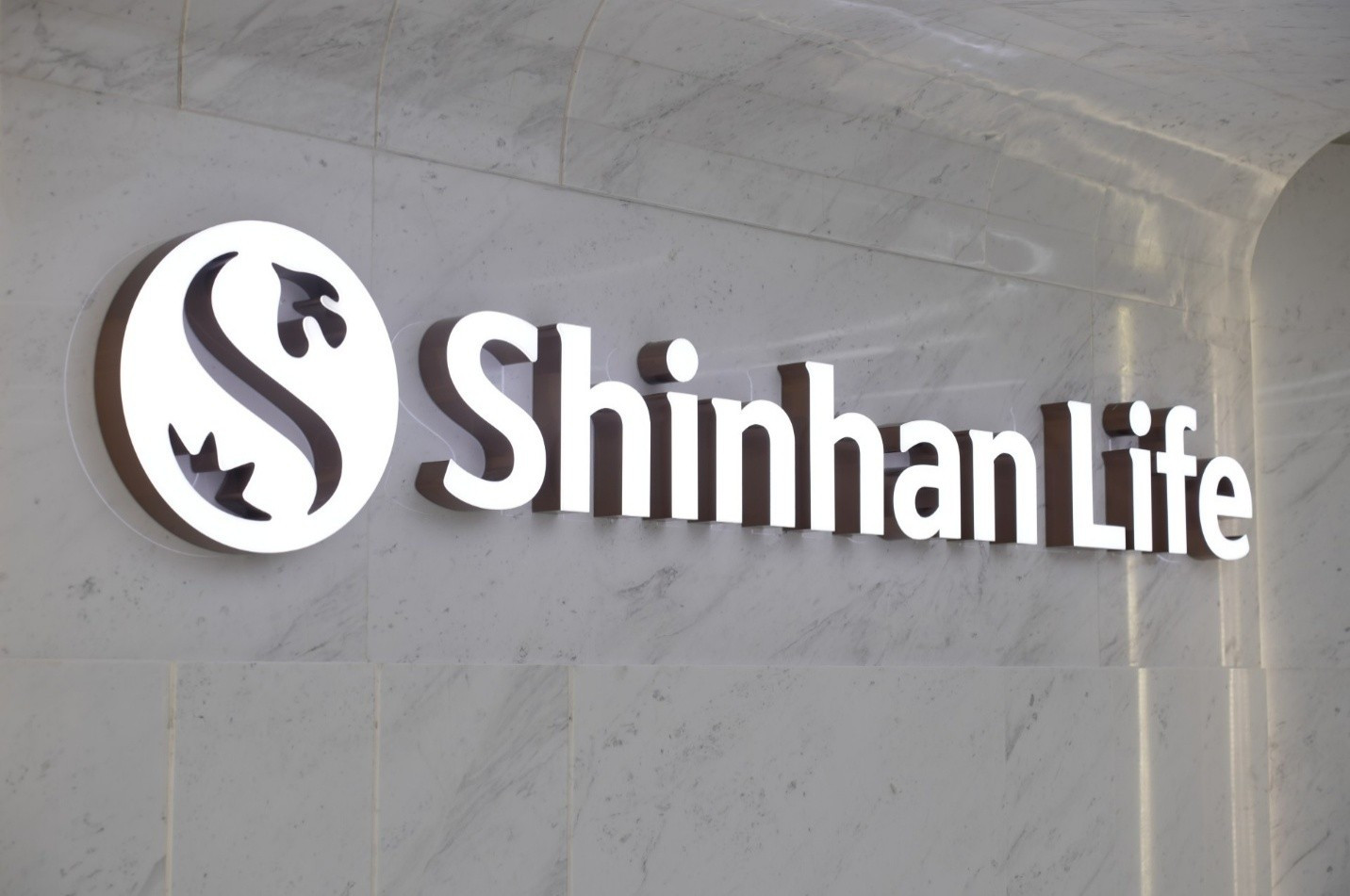 Shinhan Life Việt Nam chi trả quyền lợi bảo hiểm cho khách hàng trong ...