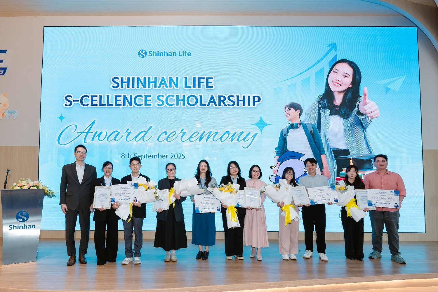 Shinhan Life Việt Nam trao học bổng Shinhan Life S-Cellence 2025 cho ...