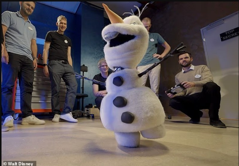 Olaf (Frozen) lộ diện ngoài đời thật, netizen muốn bắt về nuôi vì quá ...