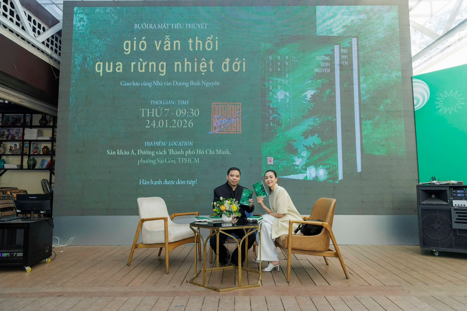 Tăng Thanh Hà đến chúc mừng nhà văn Dương Bình Nguyên ra mắt tiểu ...