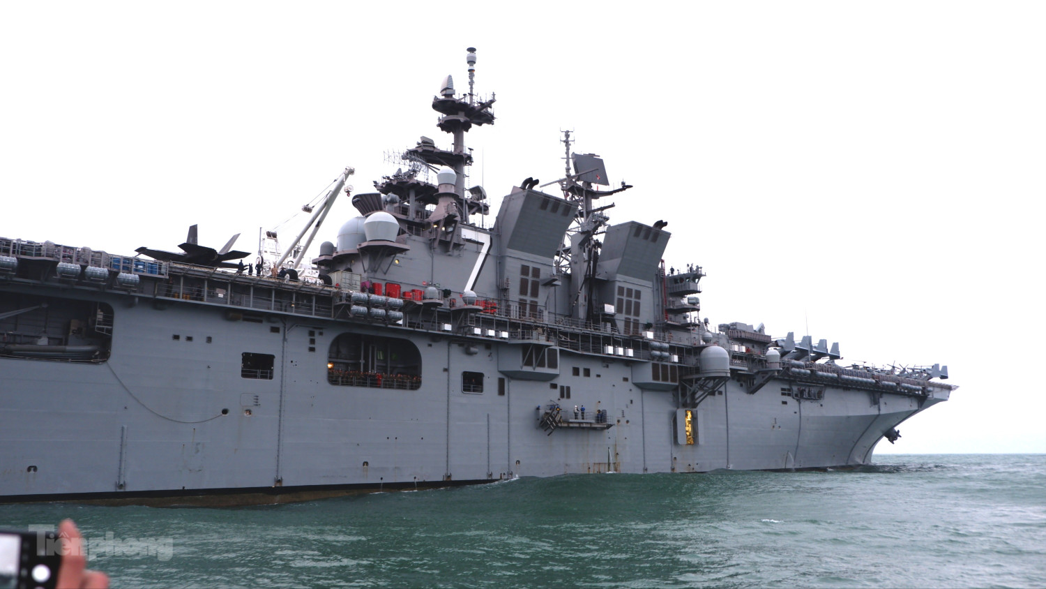 Nhìn gần siêu tàu đổ bộ mang tiêm kích F-35B của Mỹ đến thăm Đà Nẵng | Báo điện tử Tiền Phong