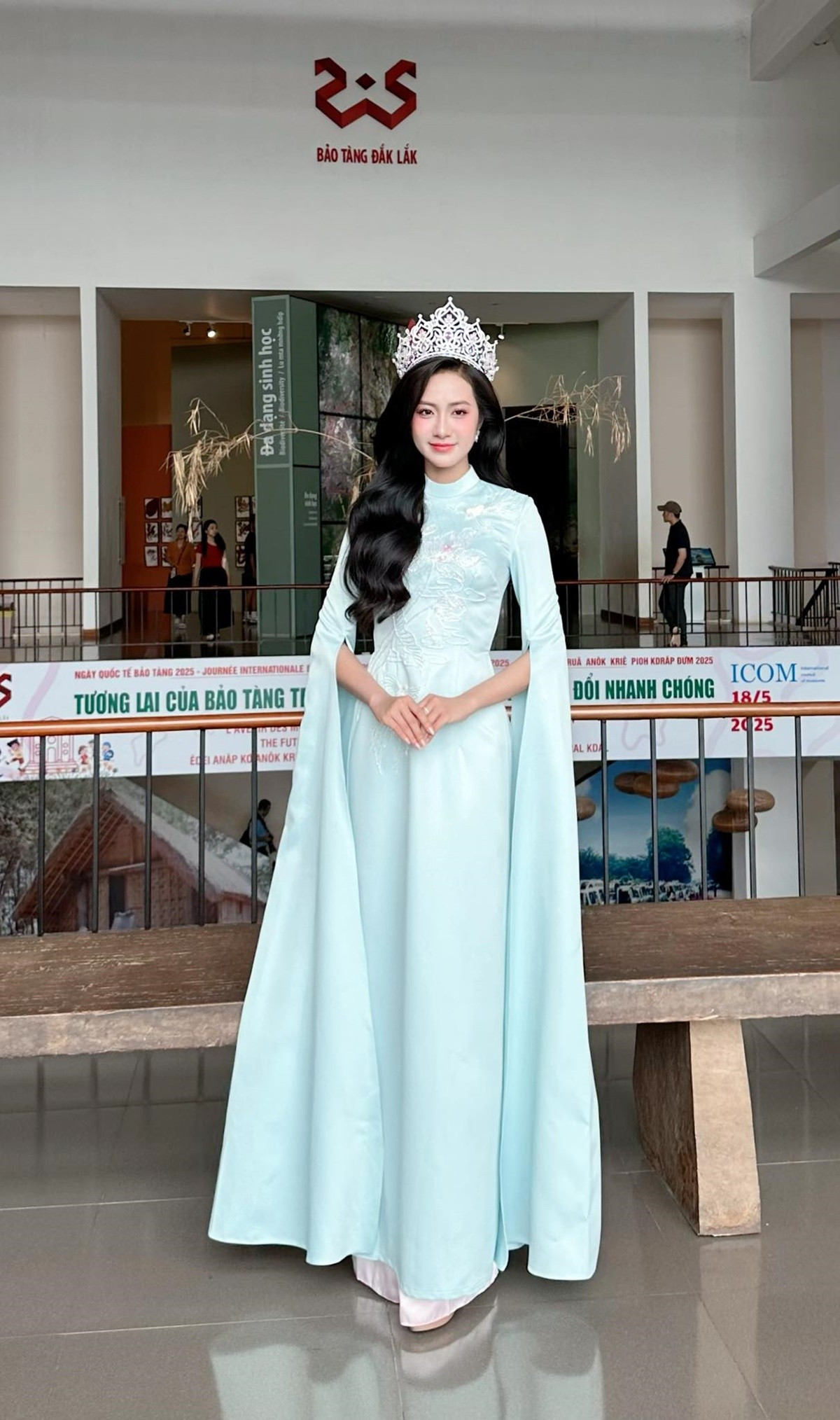 Hoa hậu Trúc Linh được khen khi diện áo dài tại các sự kiện ở quê nhà ...