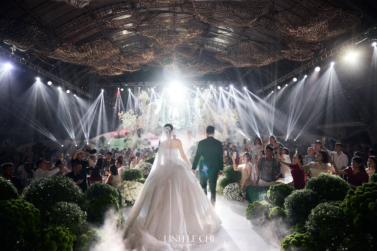 Lễ cưới được tổ chức theo phong cách "vườn địa đàng" của Hoa hậu Đỗ Thị ...