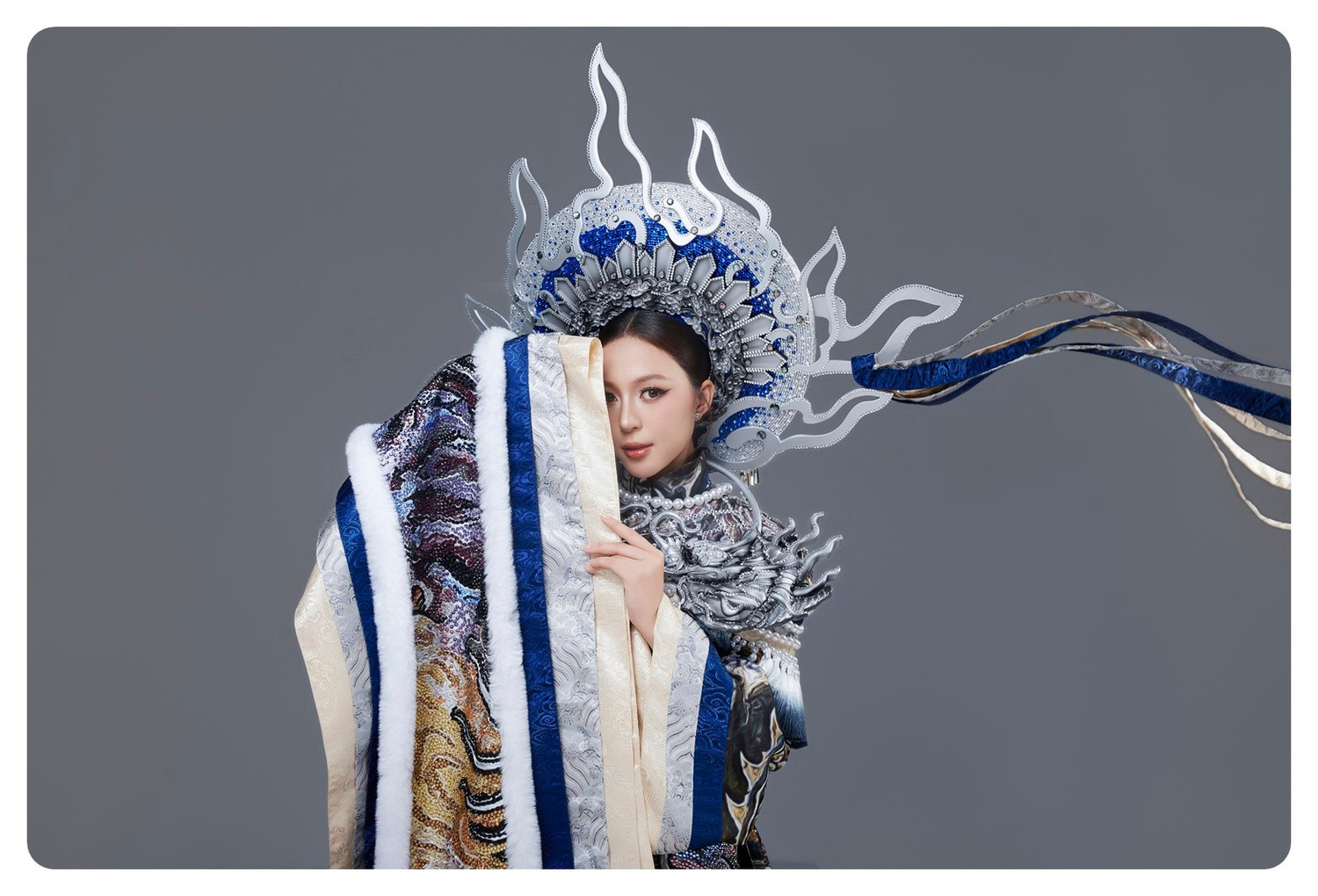 Kiều Duy suýt khóc trước khi thi Trang phục Dân tộc tại Miss International 2025 | Báo điện tử ...