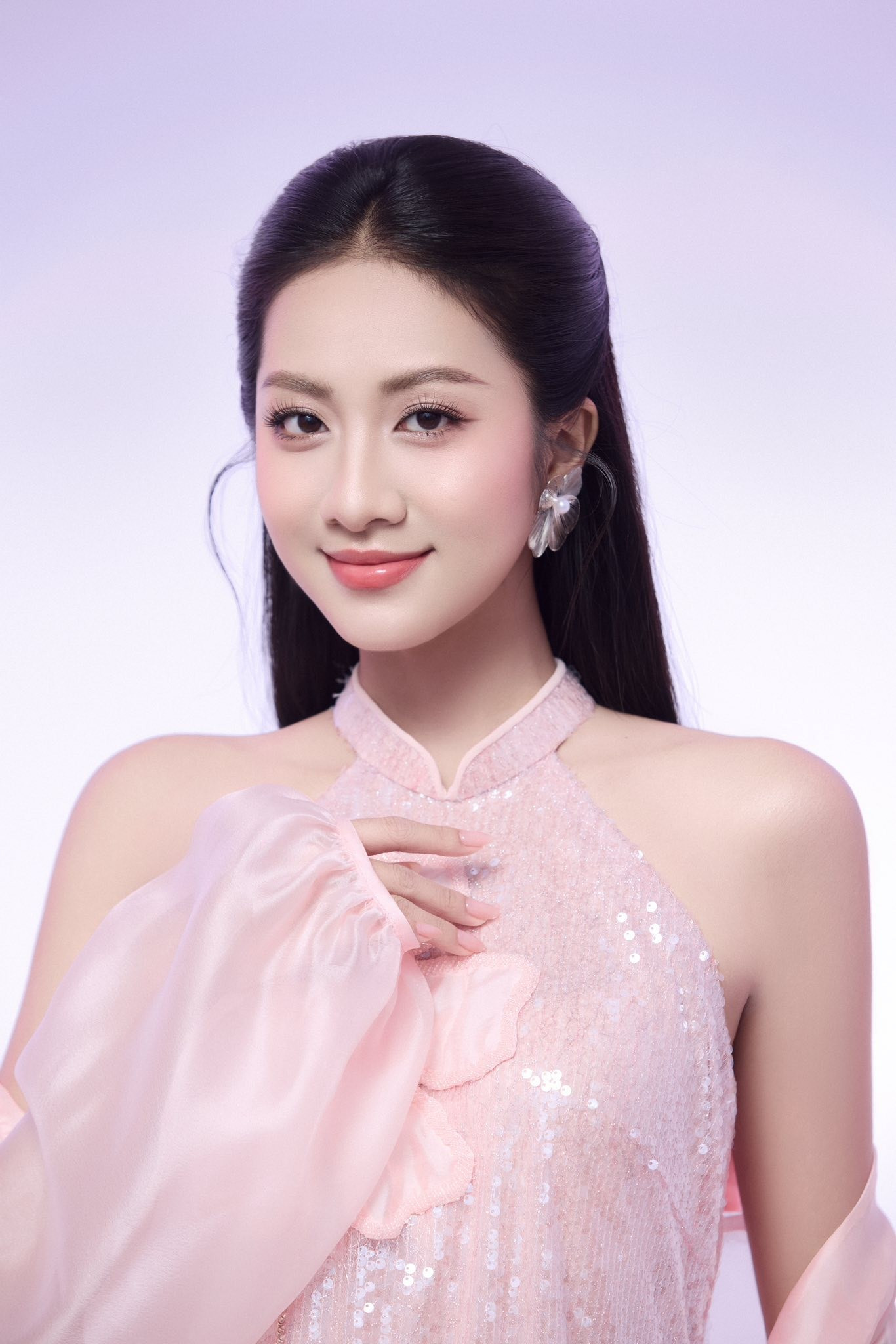 Phong cách thời trang của Hoa hậu Hà Trúc Linh ngày càng đa dạng và cuốn hút | Báo điện tử Tiền ...